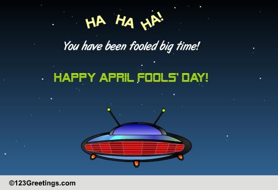 April First Aliens Attack! Free Pranks eCards, Greeting Cards | 123 ...